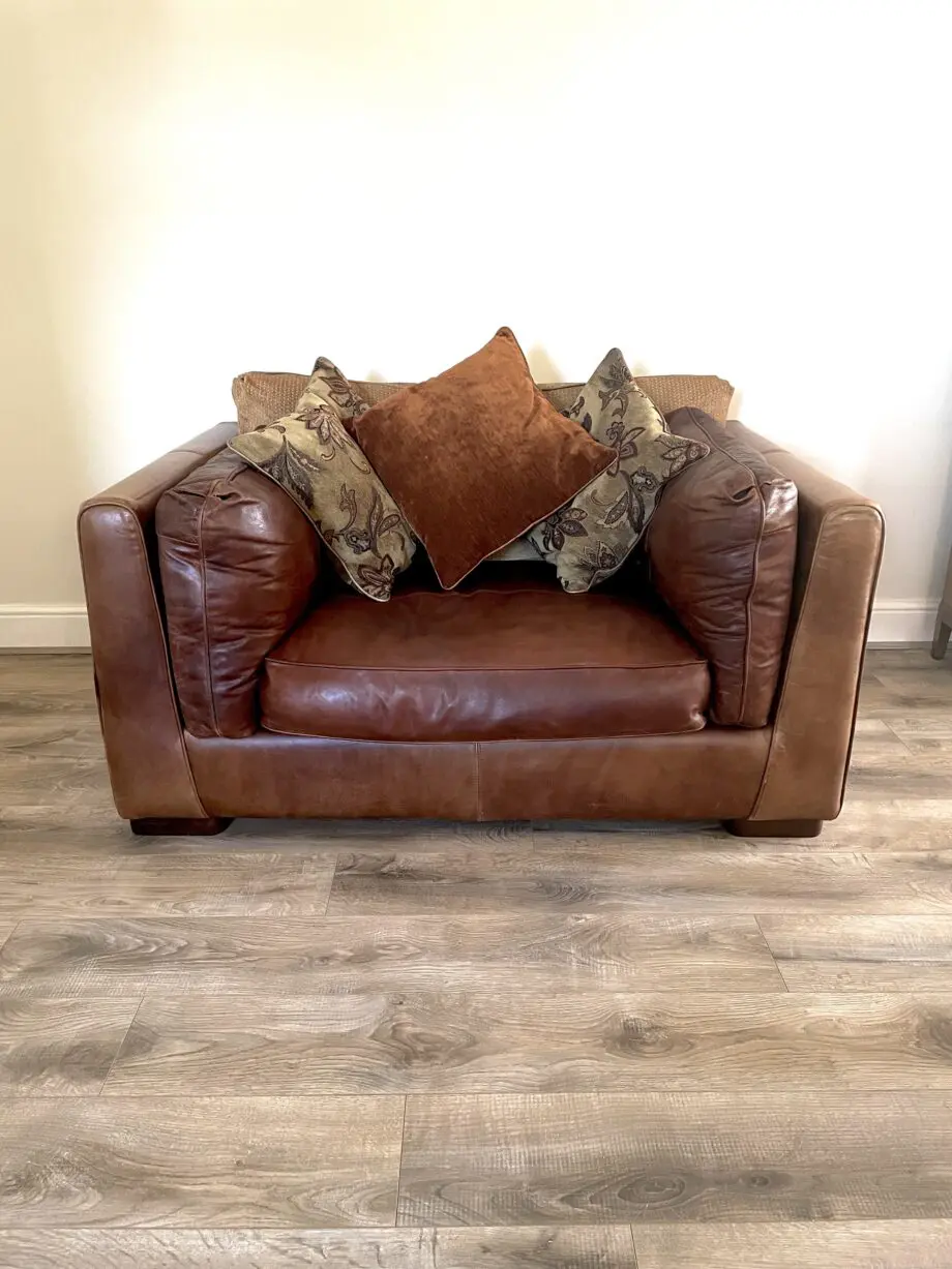 2 seater snuggle chair. – Sofalistic | The Sofa Marketplace, buy and ...