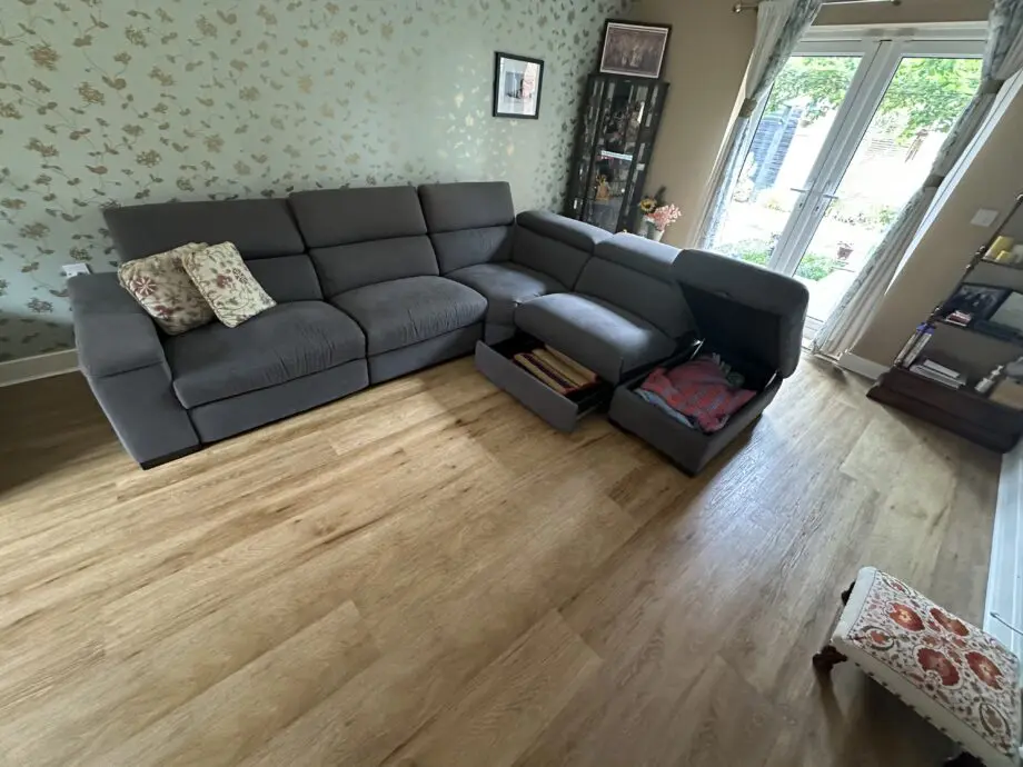 DFS Hike Power reciliner sofa with footstool and Sigle Arm chair ...