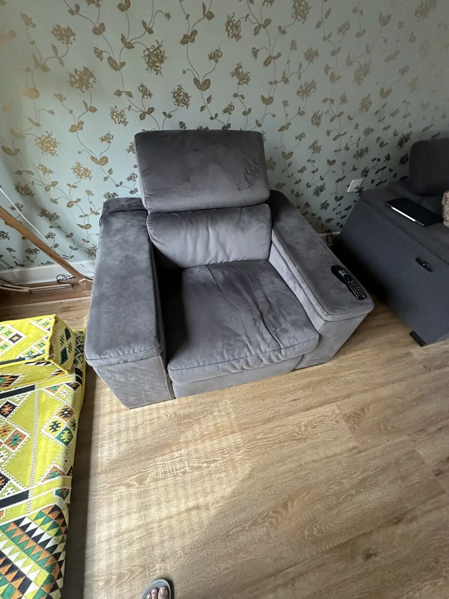 DFS Hike Power reciliner sofa with footstool and Sigle Arm chair ...