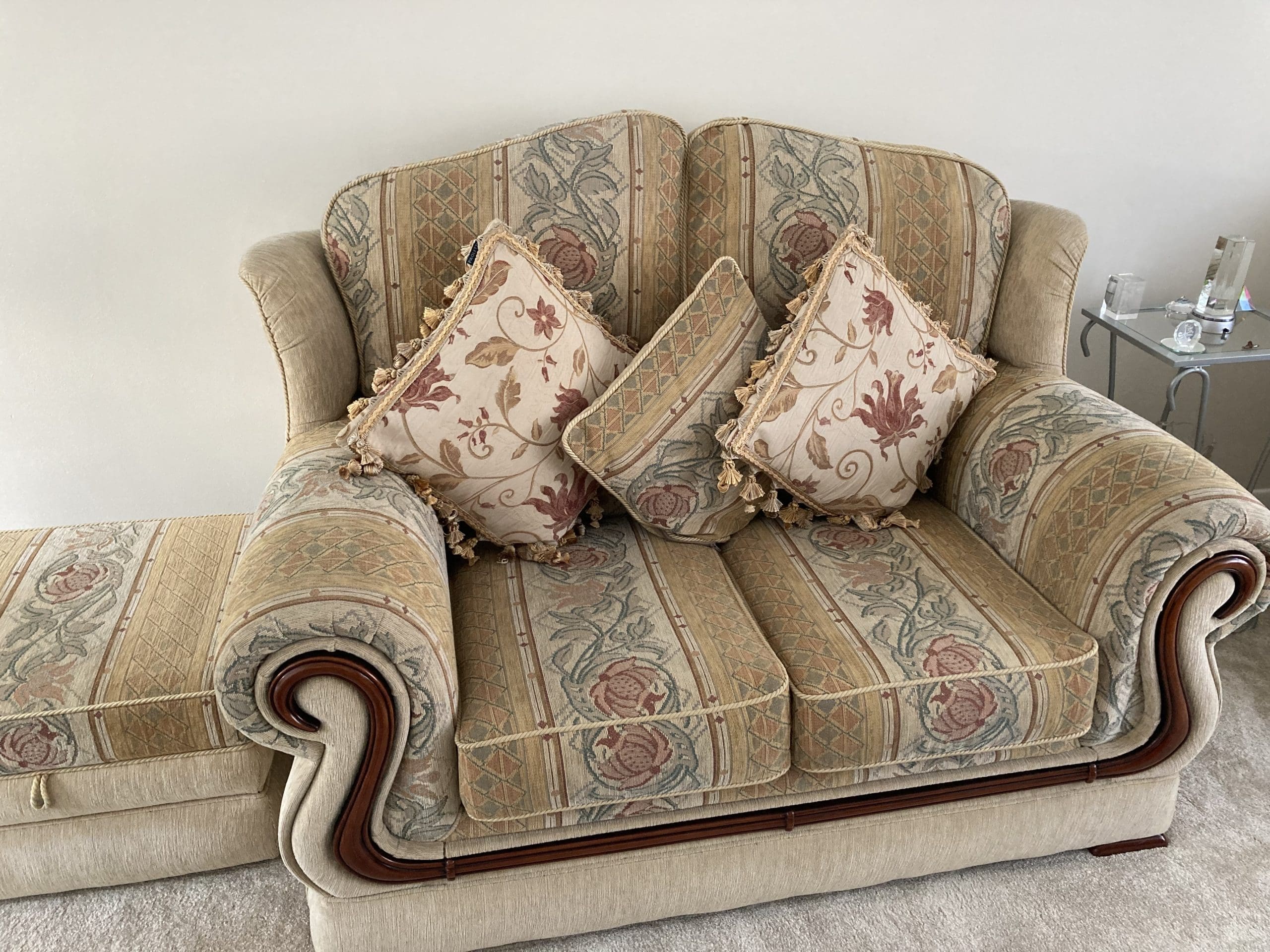 Floral beige nearly new sofa set