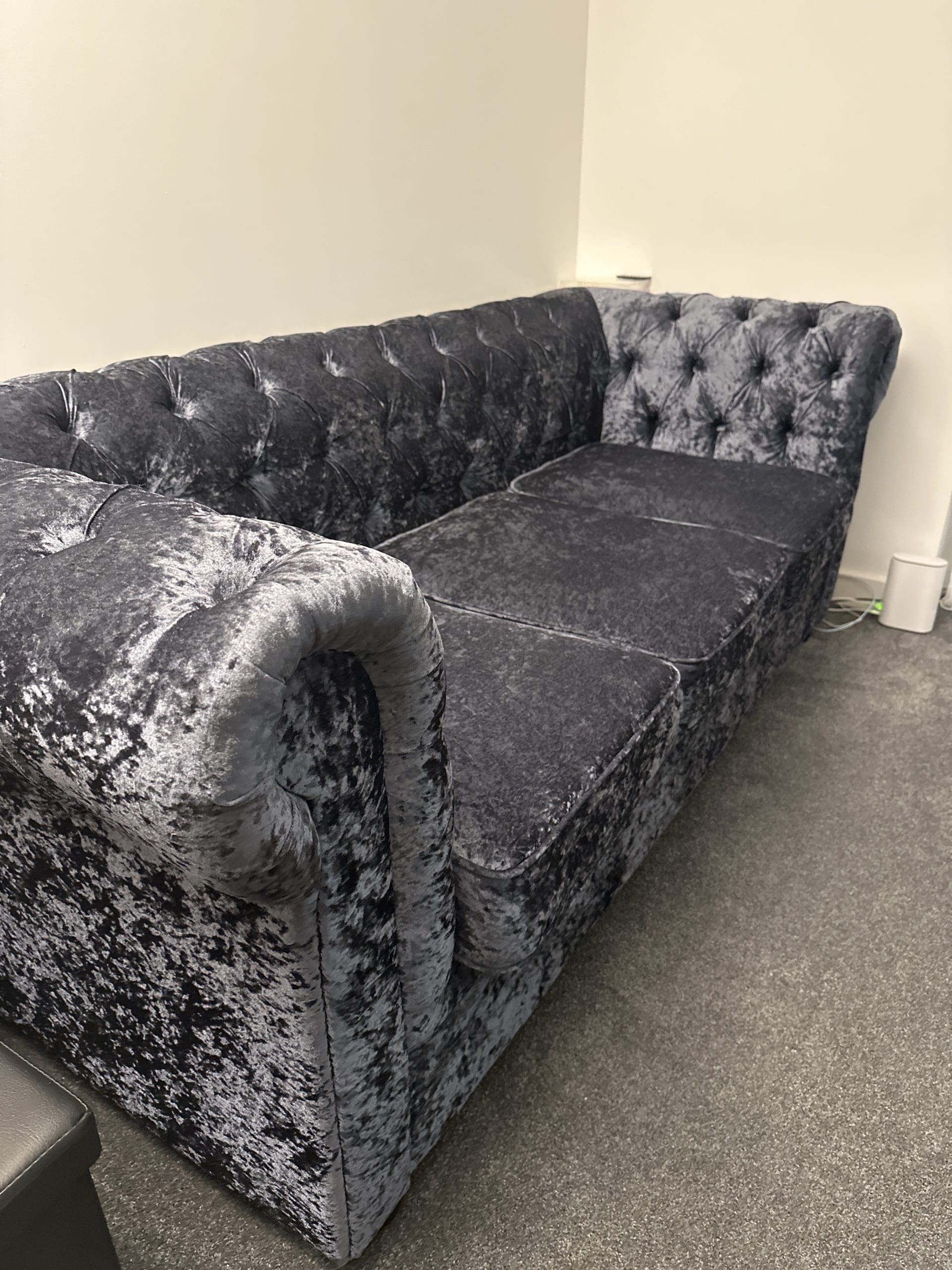 Chesterfield Crushed Velvet 3 Seater Sofa and Armchair – Sofalistic ...