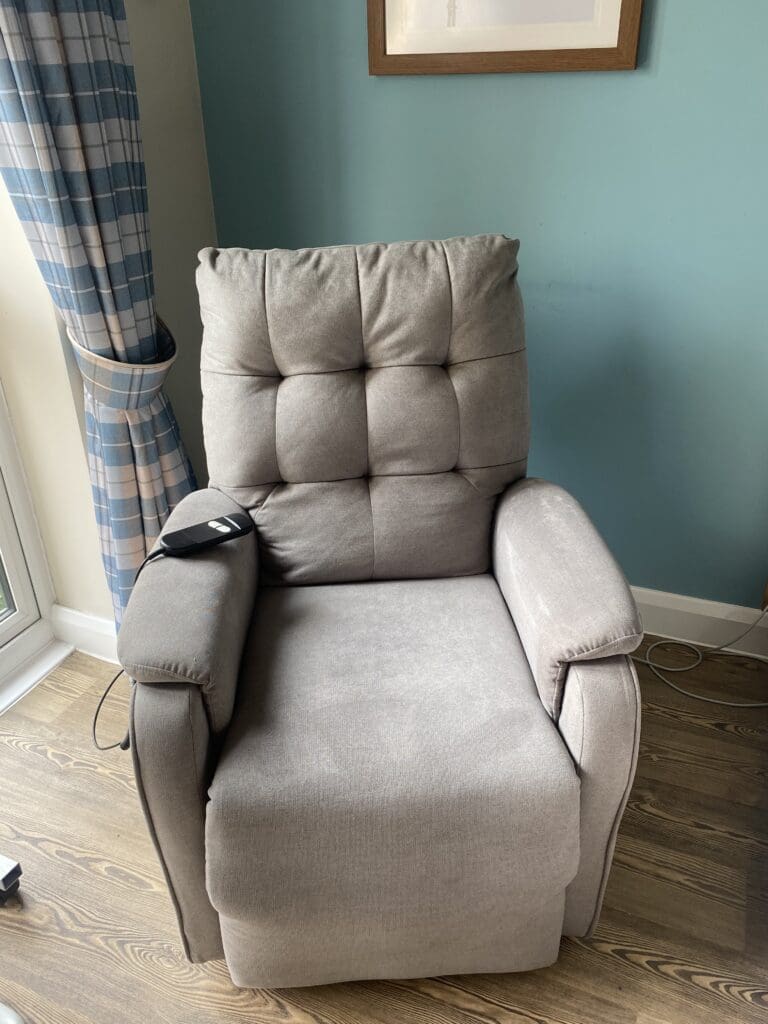 Charlbury Fabric Single Motor Rise Recliner Electric Lift Chair ...
