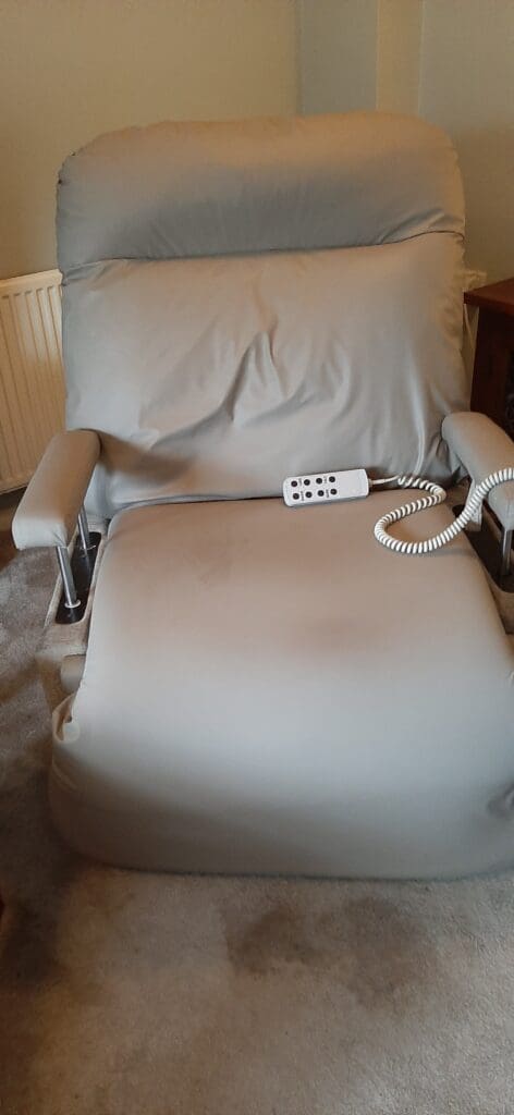 Laybrook, model Lincoln, mobility reclining chair/bed – Sofalistic ...