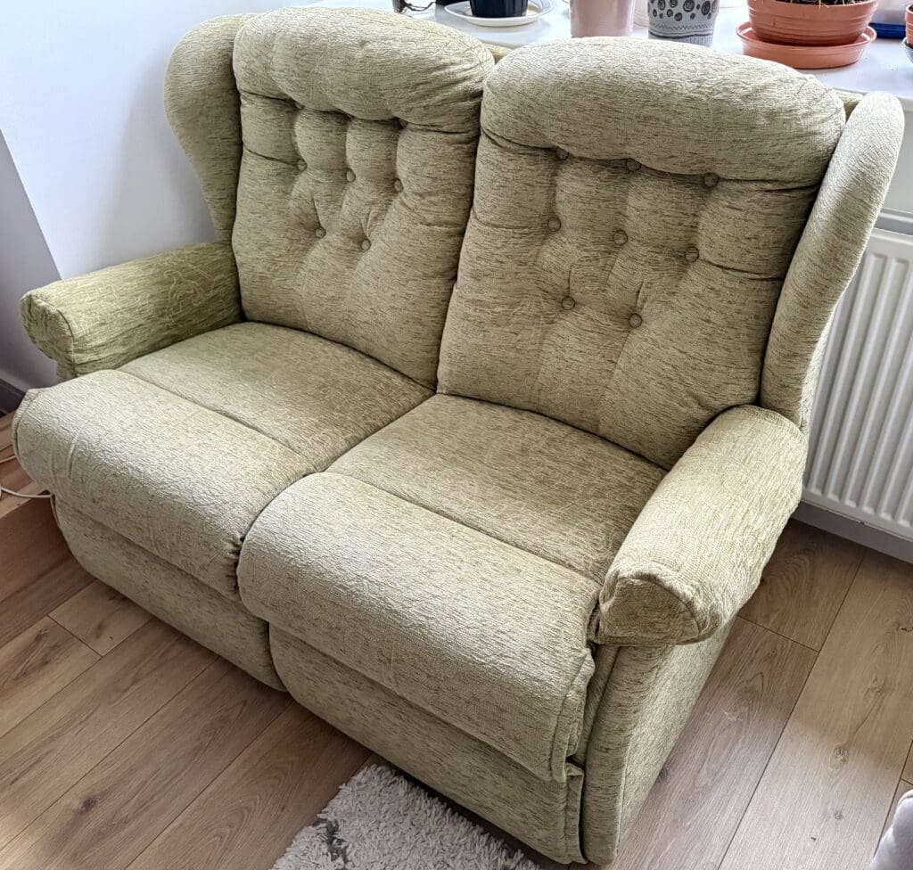 HSL 2 seat sofa – Sofalistic | The Sofa Marketplace, buy and sell ...